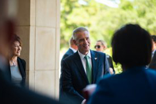USF President Steven C. Currall Visits USF Sarasota-Manatee Campus ...